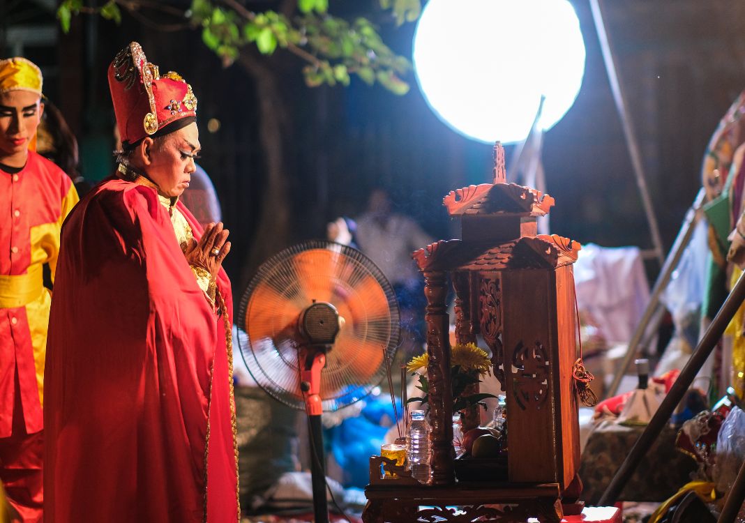 Saigon-based hat boi troupe celebrates 30th anniversary in Hue - The ...