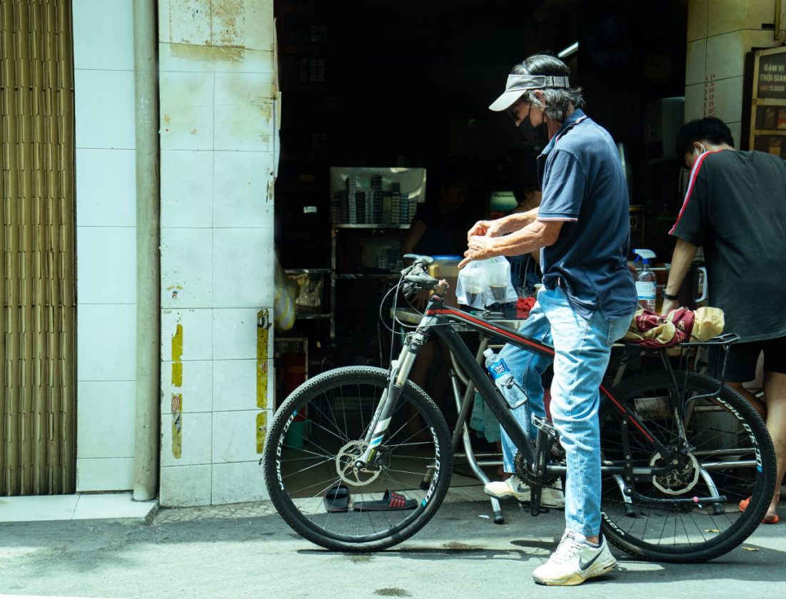 Brewing coffee using cloth filters - The Saigon Times