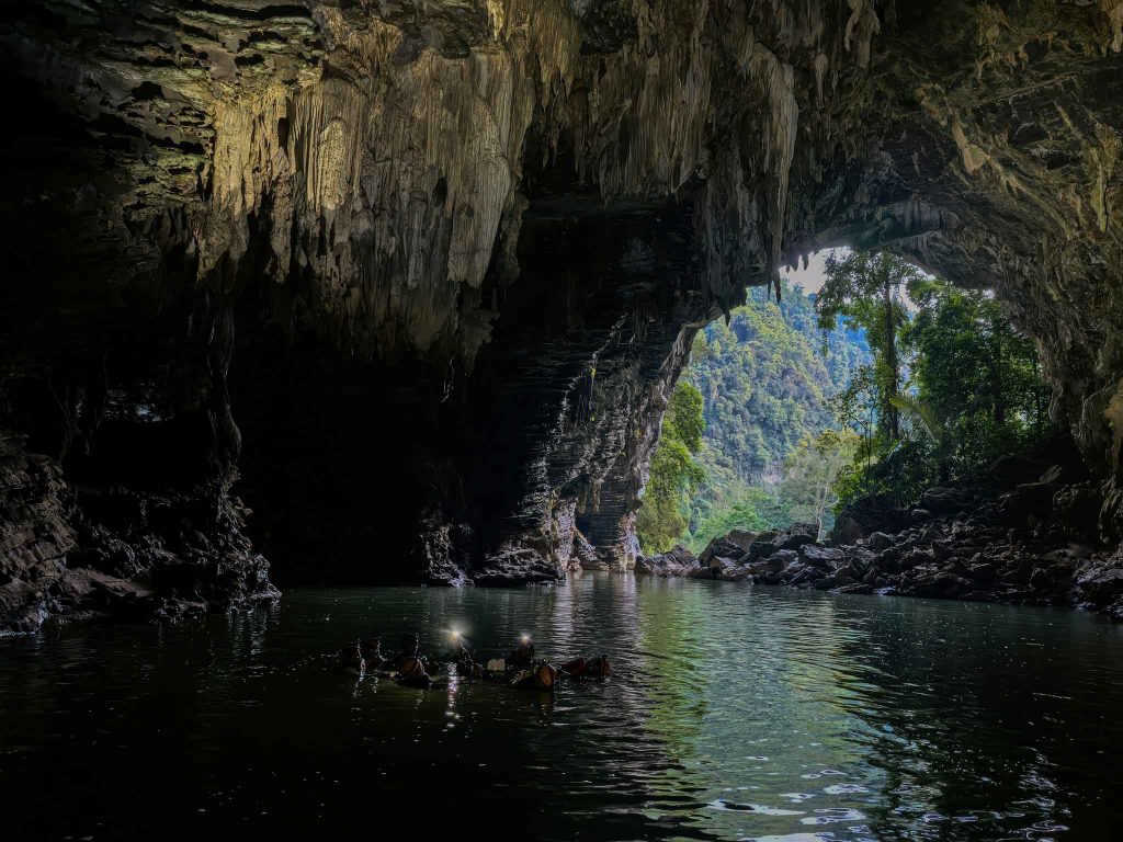 Discovering Tu Lan cave system - The Saigon Times